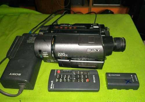 Видеокамера Sony CCD-TRV35E