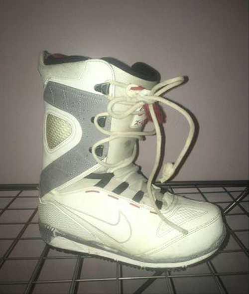 Сноубордические ботинки Nike