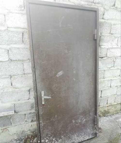 Железная входная металлическая дверь