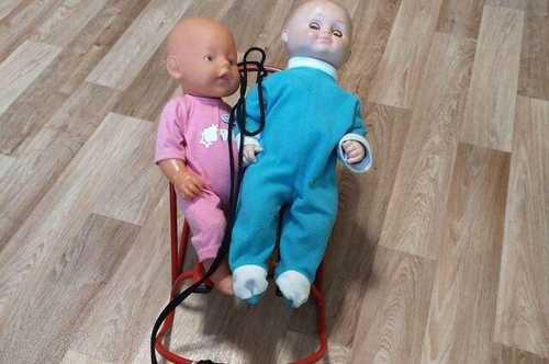 Куклы и санки для малыша