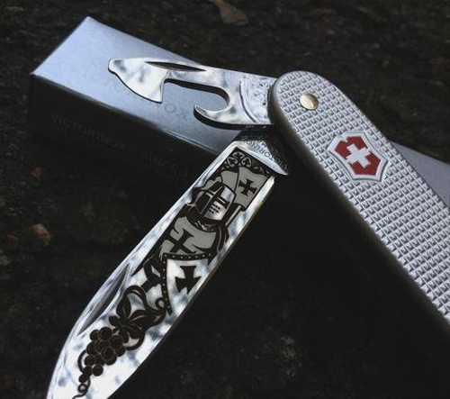 Швейцарский складной нож Victorinox Pioneer (рыцар