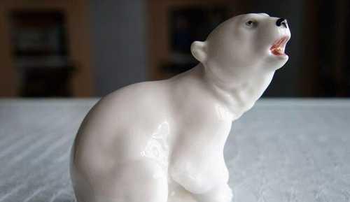 Скульптура «Медвежонок белый» авторский фарфор ифз