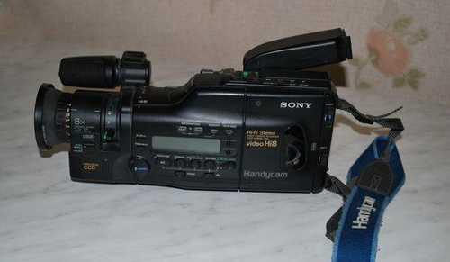 Видеокамера кассетная Sony Handycam CCD-V600E