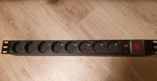 Блок розеток Lanmaster TWT-PDU19-10A8P