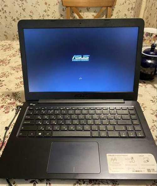 Asus Е402Y