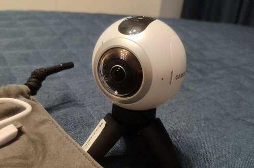 Панорамная камера Samsung Gear 360