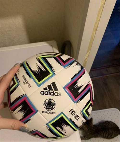 Футбольный мяч adidas euro 2020