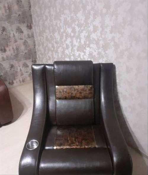 Кожанное кресло качалка