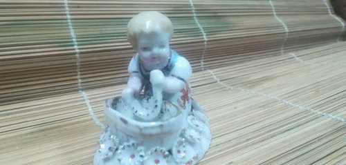 Миниатюрная фарфоровая фигурка