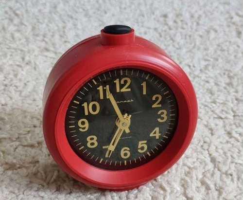Часы будильник янтарь, СССР