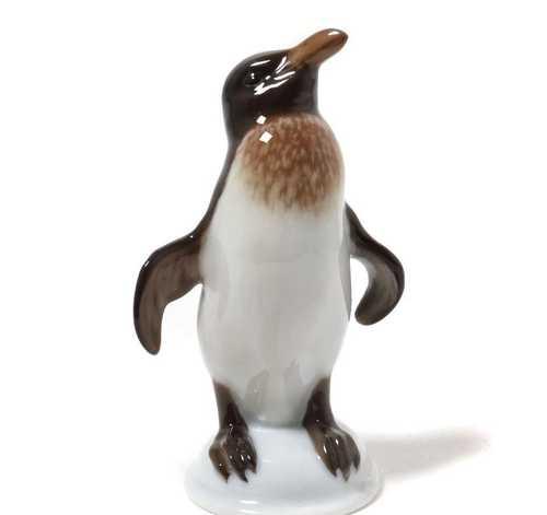 Фарфоровая фигура "Пингвин на основании"