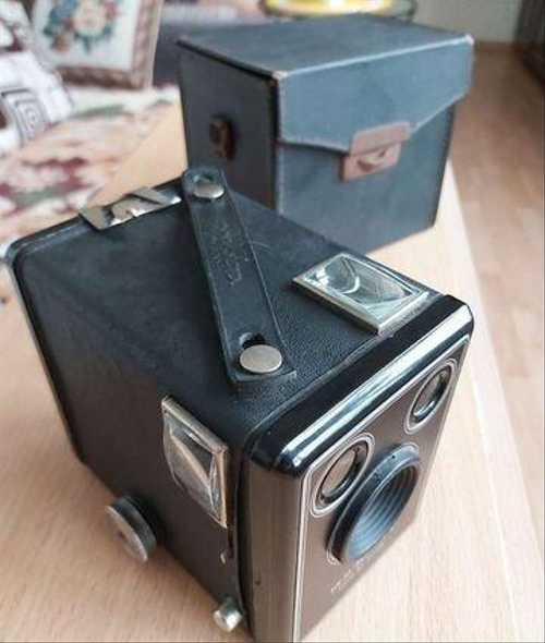 Старинный фотоаппарат kodak SIX-20 brownie C. США