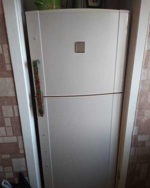 Холодильник Sharp+ диван.все б/у и за все 5800