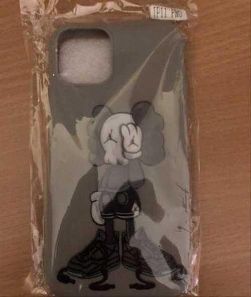 Чехол на iPhone 11 pro kaws