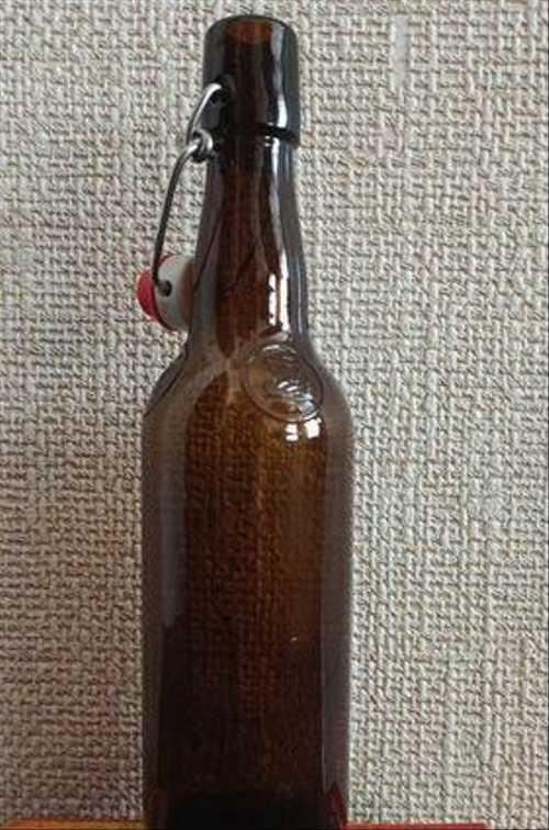 Бутылка коричневая с бугельной пробкой пивная