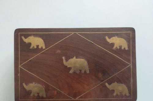 Декоративная коробочка со слонами