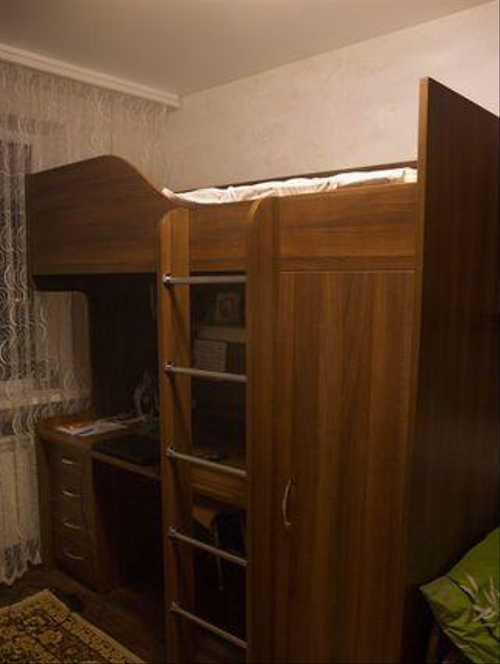 Стол объединенный с кроватью(2 яруса)