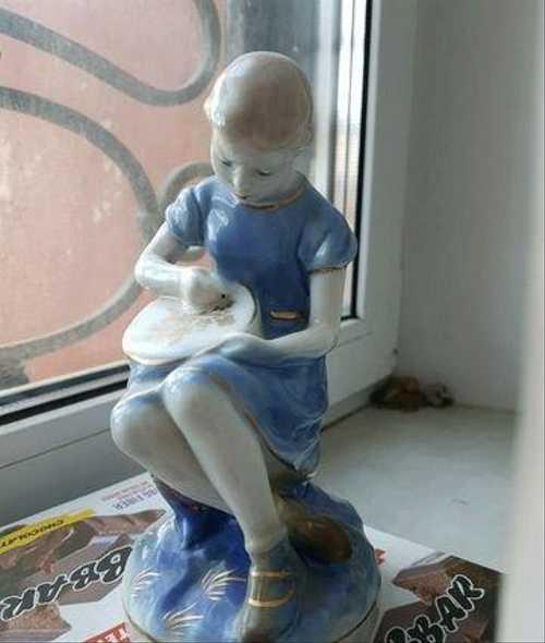 Вышивальщица