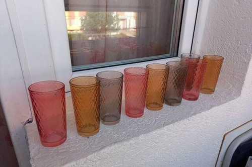 Стеклянные разноцветные стаканы