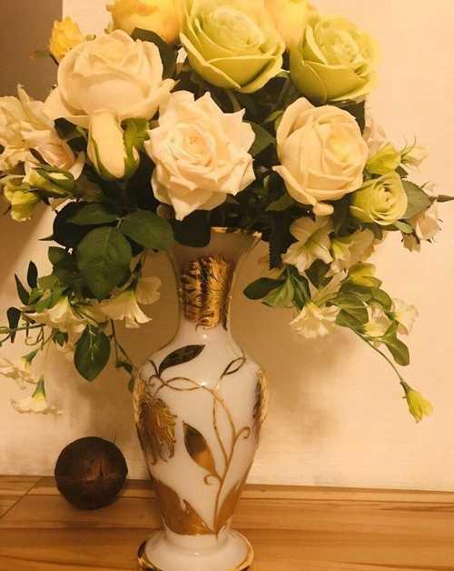 Букет роз в вазе из чешского стекла. Чешская ваза СССР С золотыми полосками.