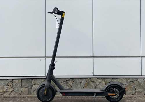 Электросамокат Xiaomi Mi Electric Scooter Essentia