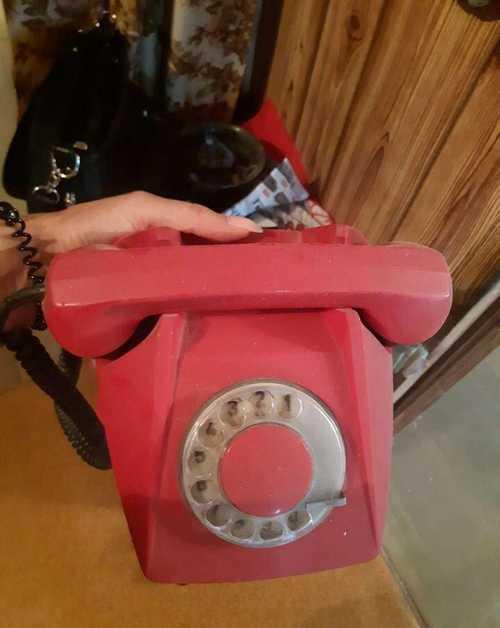Старый советский стационарный телефон