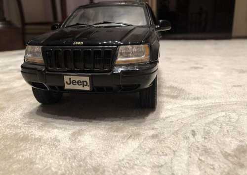 Модель автомобиля Jeep Grand Cherokee 1:18