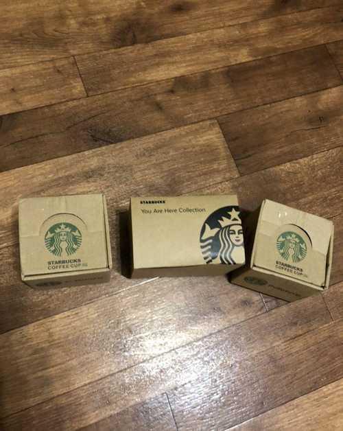 Кружки StarBucks в коробке из кофейни в Шанхае