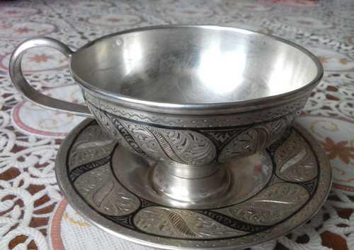 Серебряная чашка и блюдце