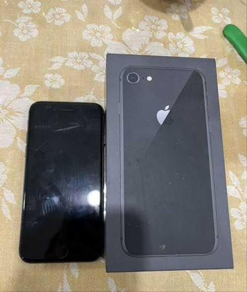Телефон iPhone 8 64 gb