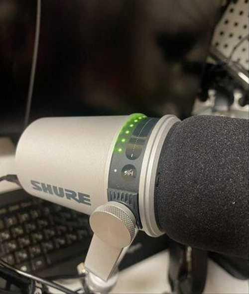 Студийный микрофон shure mv7 silver