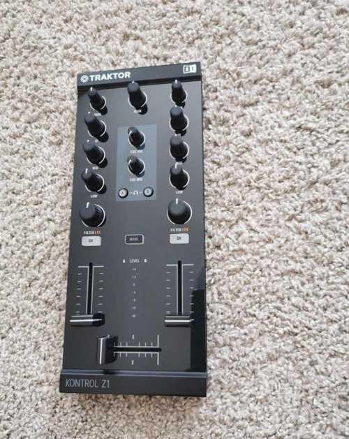 Native-Instruments Traktor Kontrol Z1