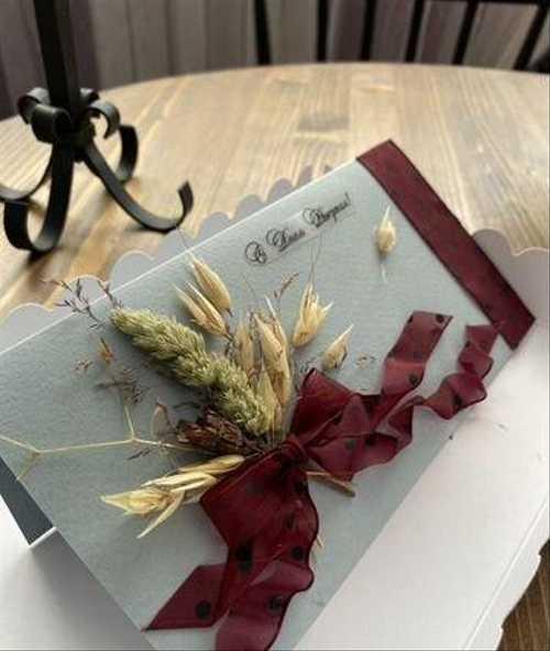 Открытка-конверт ручной работы с сухоцветами