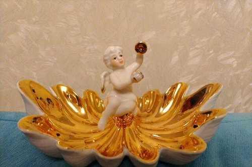Фигурка декоративная Ангел на раковинах Полистоун