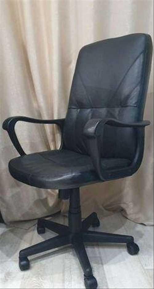 Кожанное компьютерное кресло офисный стул
