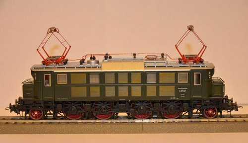 Железная дорога. Электровоз Roco 43717 с DCC