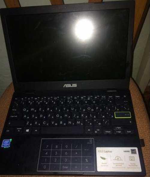 Ноутбук asus Laptop E210M