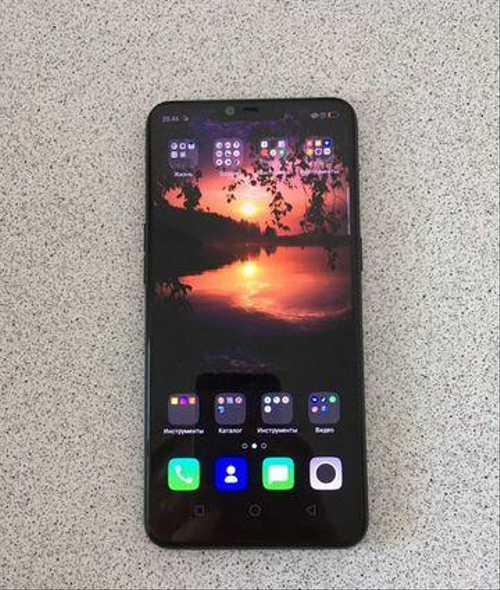 Телефон Oppo CPH1803