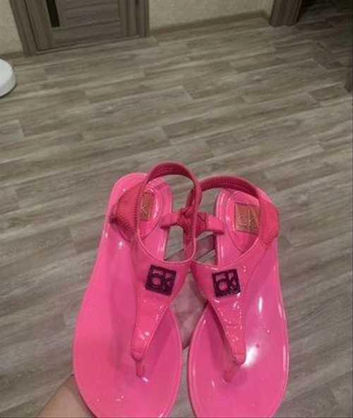 Calvin klein босоножки 37