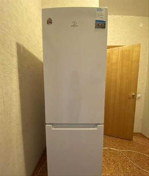 Холодильник indesit DS 318W