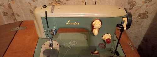 Швейная машинка "Лада"