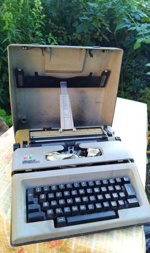 Пишущая машина "Ивица-М" портативная электрическая