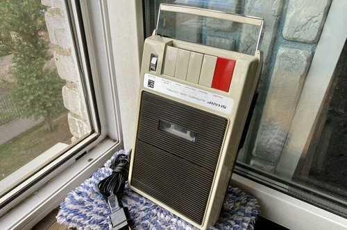 Магнитофон переносной Sharp RD-408, из 70-х
