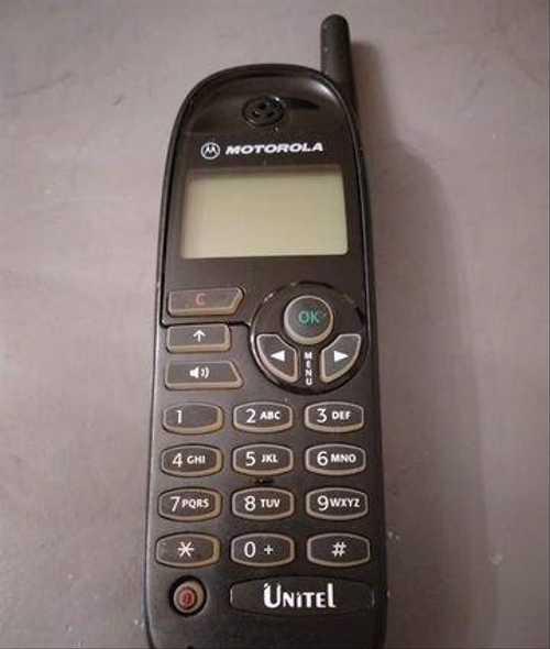 Мобильный телефон из 90-х Motorola M3788