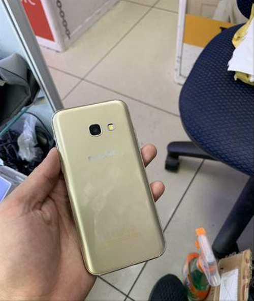 Телефон Samsung galaxy a3(17) gold