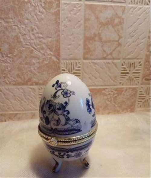 Шкатулка в виде яйца Фаберже