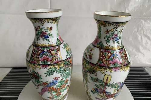 Две фарфоровые китайские вазочки