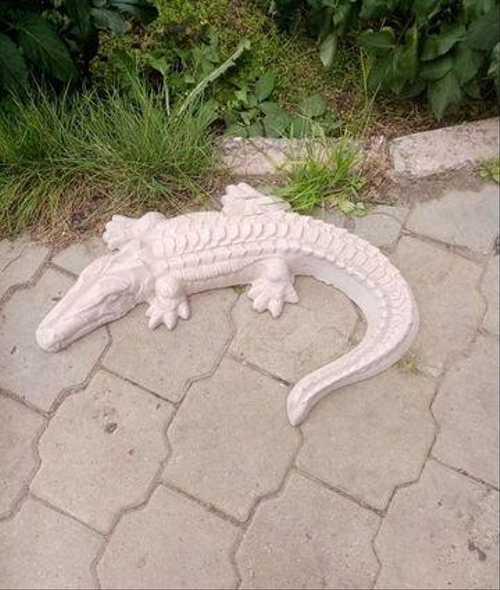 Садовая фигура крокодил