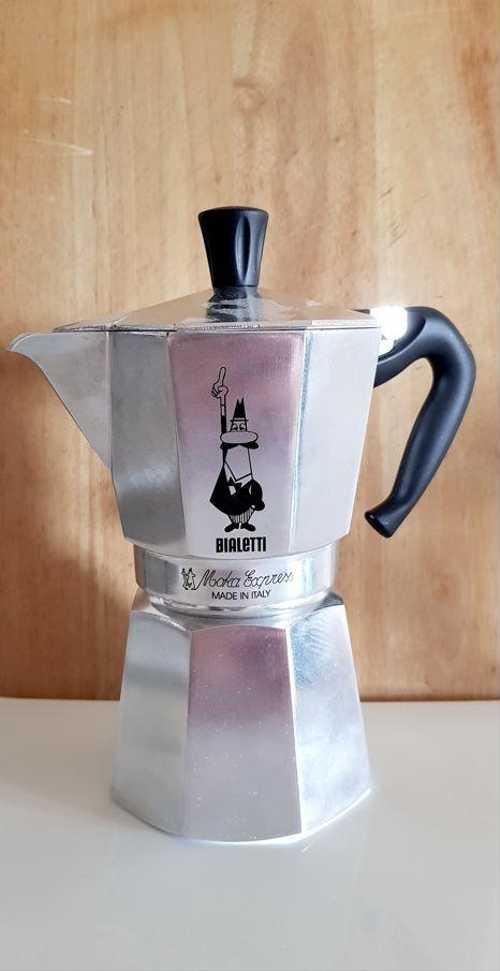 Гейзерная кофеварка "Bialetti Mokka Exspress"