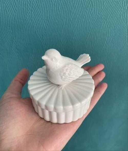 Шкатулка с птичкой керамика